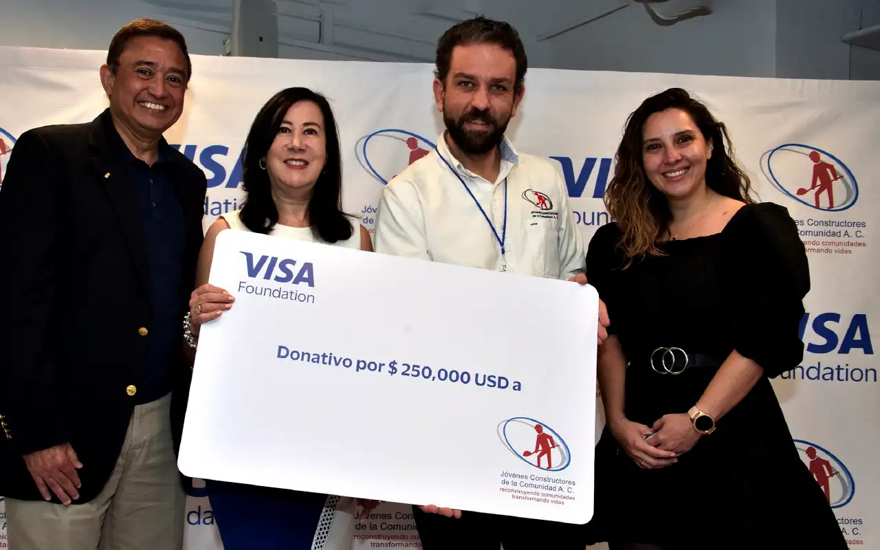 Fundación Visa aborda la educación de los jóvenes con donativo para ONG